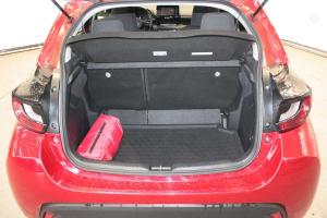 Red Toyota Yaris 2022 in Kaunas, with an engine capacity of 1.49 L and mileage of 155 thousand km for 14900 €, photo 12 on AUTOMOTO.COM.LV