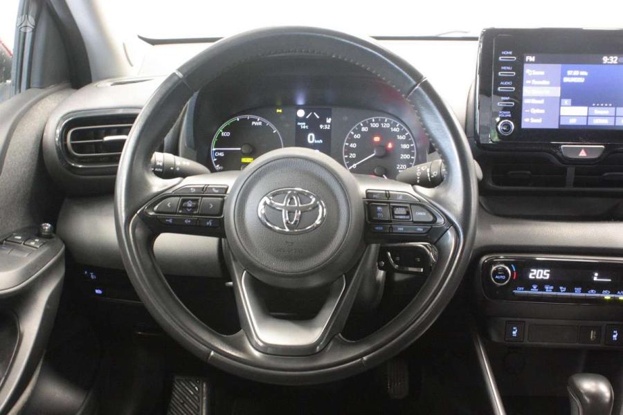 Red Toyota Yaris 2022 in Kaunas, with an engine capacity of 1.49 L and mileage of 155 thousand km for 14900 €, photo 13 on AUTOMOTO.COM.LV