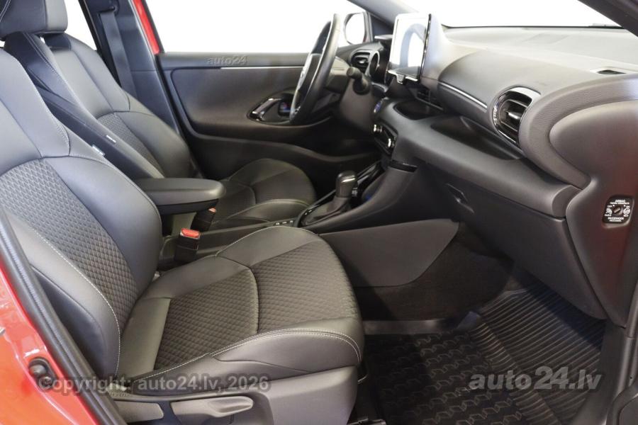 Sarkans Toyota Yaris 2022 Tallina, ar dzinēja tilpumu 1.49 L un nobraukumu 33 tūkst. km par 18900 €, foto 7 vietnē AUTOMOTO.COM.LV