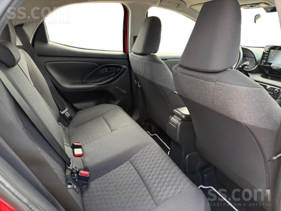 Sarkans Toyota Yaris 2022 Rīga, ar dzinēja tilpumu 1.50 L un nobraukumu 175 tūkst. km par 11790 €, foto 8 vietnē AUTOMOTO.COM.LV