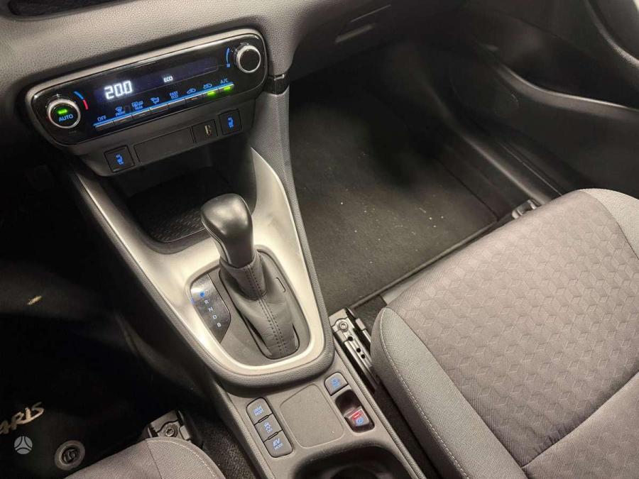 Sarkans Toyota Yaris 2022 Kauņa, ar dzinēja tilpumu 1.49 L un nobraukumu 199 tūkst. km par 12500 €, foto 28 vietnē AUTOMOTO.COM.LV