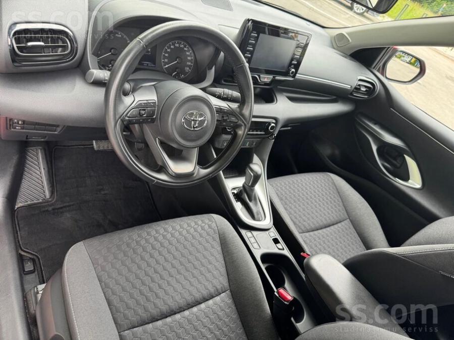 Sarkans Toyota Yaris 2023 Rīga, ar dzinēja tilpumu 1.50 L un nobraukumu 30 tūkst. km par 17900 €, foto 3 vietnē AUTOMOTO.COM.LV