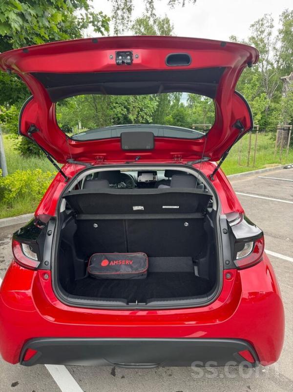 Sarkans Toyota Yaris 2023 Rīga, ar dzinēja tilpumu 1.50 L un nobraukumu 30 tūkst. km par 17900 €, foto 5 vietnē AUTOMOTO.COM.LV
