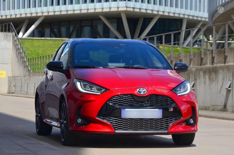 Red Toyota Yaris 2023 in Vilnius, with an engine capacity of 1.49 L and mileage of 30 thousand km for 21300 €, photo 15 on AUTOMOTO.COM.LV