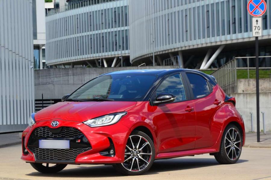 Red Toyota Yaris 2023 in Vilnius, with an engine capacity of 1.49 L and mileage of 30 thousand km for 21300 €, photo 18 on AUTOMOTO.COM.LV