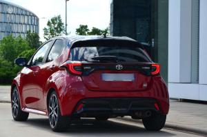 Red Toyota Yaris 2023 in Vilnius, with an engine capacity of 1.49 L and mileage of 30 thousand km for 21300 €, photo 20 on AUTOMOTO.COM.LV