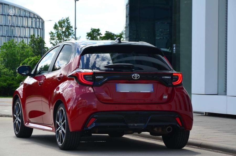 Red Toyota Yaris 2023 in Vilnius, with an engine capacity of 1.49 L and mileage of 30 thousand km for 21300 €, photo 20 on AUTOMOTO.COM.LV
