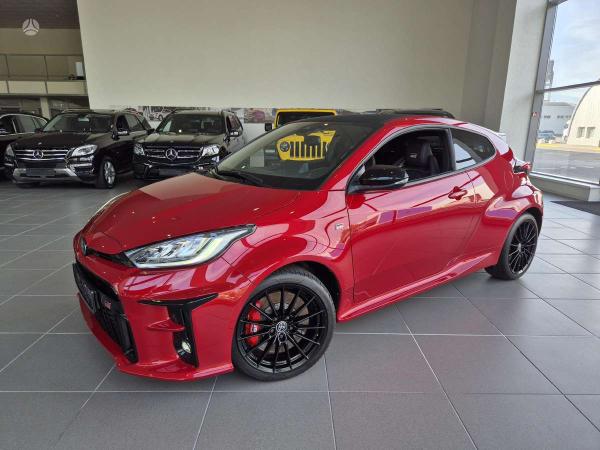 Sarkans Toyota Yaris 2024 Marijampole, ar dzinēja tilpumu 1.62 L un nobraukumu 13 tūkst. km par 37999 €, foto 1 vietnē AUTOMOTO.COM.LV