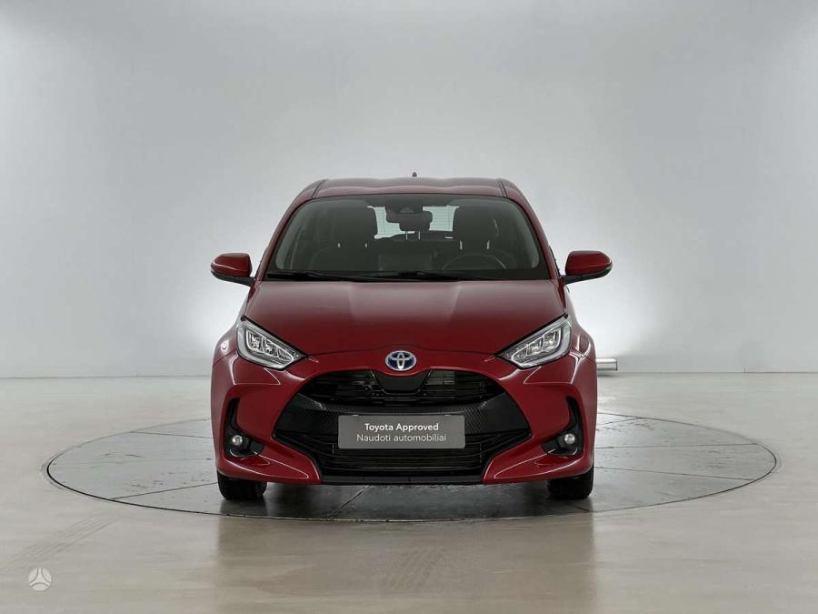Red Toyota Yaris 2024 in Vilnius, with an engine capacity of 1.49 L and mileage of 23 thousand km for 19900 €, photo 6 on AUTOMOTO.COM.LV
