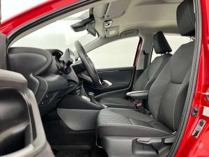 Red Toyota Yaris 2024 in Vilnius, with an engine capacity of 1.49 L and mileage of 23 thousand km for 19900 €, photo 12 on AUTOMOTO.COM.LV