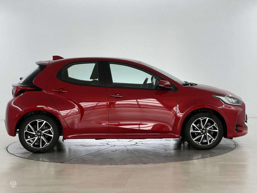 Red Toyota Yaris 2024 in Vilnius, with an engine capacity of 1.49 L and mileage of 23 thousand km for 19900 €, photo 17 on AUTOMOTO.COM.LV
