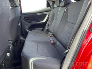 Sarkans Toyota Yaris 2024 Rīga, ar dzinēja tilpumu 1.50 L un nobraukumu 49 tūkst. km par 16990 €, foto 20 vietnē AUTOMOTO.COM.LV