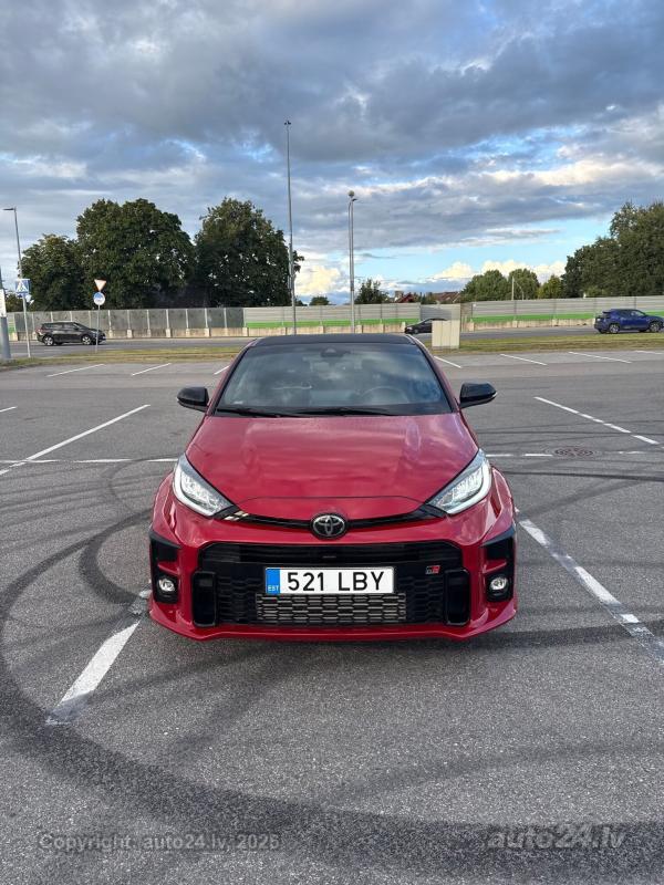 Red Toyota Yaris 2024 in Tallinn, with an engine capacity of 1.60 L and mileage of 23 thousand km for 45000 €, photo 4 on AUTOMOTO.COM.LV