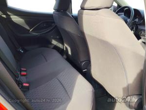 Красный Тойота Ярис 2024 в Таллин, объемом двигателя 1.49 л и пробегом 20 тыс. км за 16995 €, фото 8 на AUTOMOTO.COM.LV