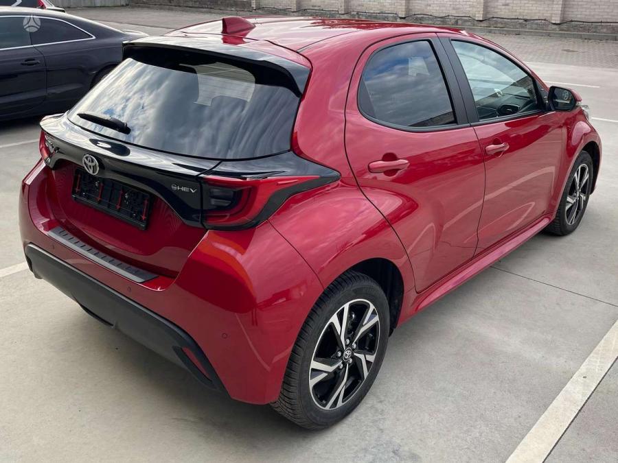 Sarkans Toyota Yaris 2025 Klaipėda, ar dzinēja tilpumu 1.49 L un nobraukumu 10 tūkst. km par 6600 €, foto 3 vietnē AUTOMOTO.COM.LV