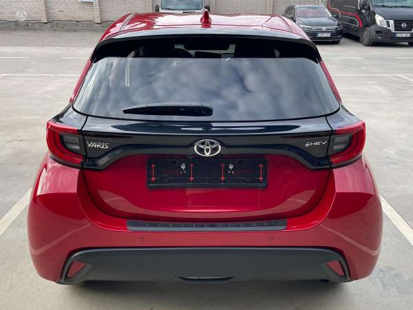 Sarkans Toyota Yaris 2025 Klaipėda, ar dzinēja tilpumu 1.49 L un nobraukumu 10 tūkst. km par 6600 €, foto 4 vietnē AUTOMOTO.COM.LV