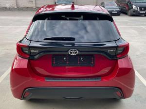 Sarkans Toyota Yaris 2025 Klaipėda, ar dzinēja tilpumu 1.49 L un nobraukumu 10 tūkst. km par 6600 €, foto 4 vietnē AUTOMOTO.COM.LV