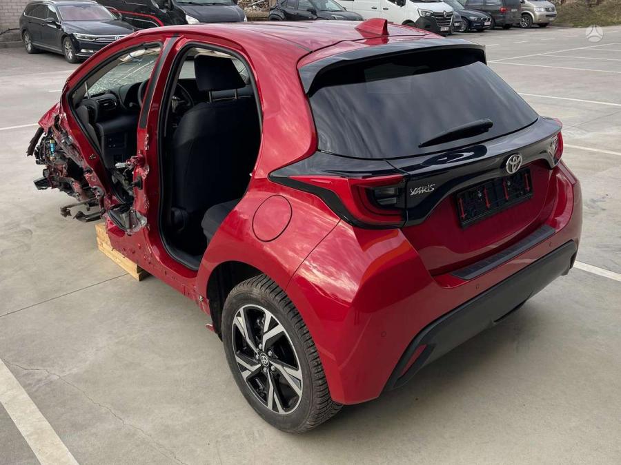 Sarkans Toyota Yaris 2025 Klaipėda, ar dzinēja tilpumu 1.49 L un nobraukumu 10 tūkst. km par 6600 €, foto 5 vietnē AUTOMOTO.COM.LV