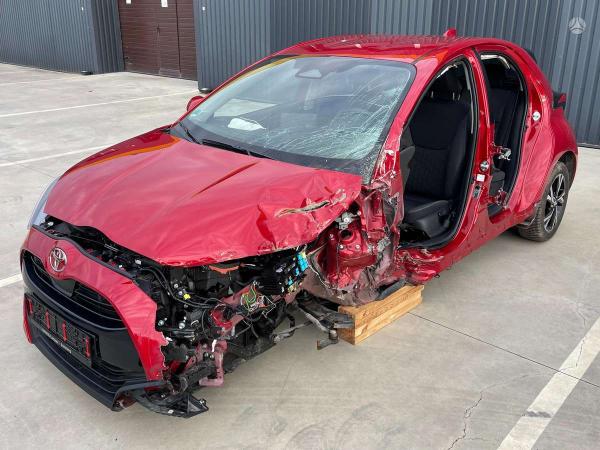 Sarkans Toyota Yaris 2025 Klaipėda, ar dzinēja tilpumu 1.49 L un nobraukumu 10 tūkst. km par 6600 €, foto 6 vietnē AUTOMOTO.COM.LV
