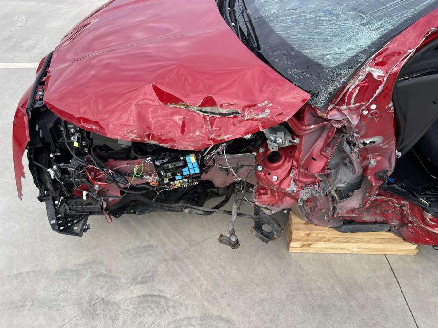 Sarkans Toyota Yaris 2025 Klaipėda, ar dzinēja tilpumu 1.49 L un nobraukumu 10 tūkst. km par 6600 €, foto 9 vietnē AUTOMOTO.COM.LV