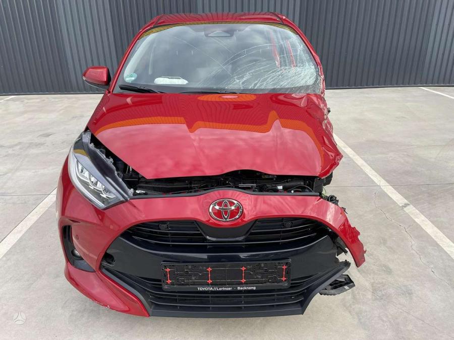 Sarkans Toyota Yaris 2025 Klaipėda, ar dzinēja tilpumu 1.49 L un nobraukumu 10 tūkst. km par 6600 €, foto 12 vietnē AUTOMOTO.COM.LV