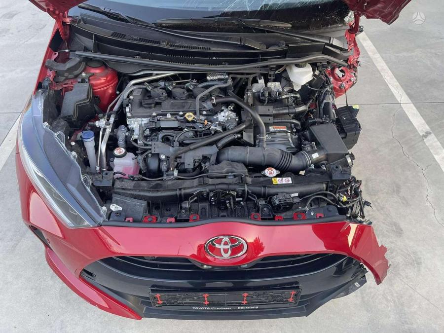 Sarkans Toyota Yaris 2025 Klaipėda, ar dzinēja tilpumu 1.49 L un nobraukumu 10 tūkst. km par 6600 €, foto 13 vietnē AUTOMOTO.COM.LV