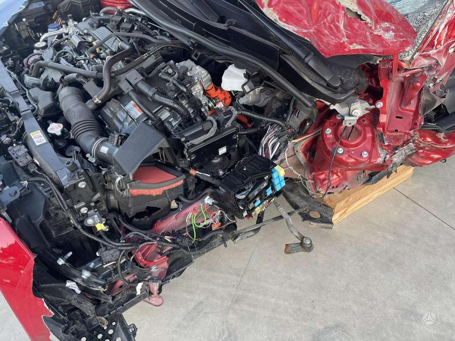 Sarkans Toyota Yaris 2025 Klaipėda, ar dzinēja tilpumu 1.49 L un nobraukumu 10 tūkst. km par 6600 €, foto 14 vietnē AUTOMOTO.COM.LV