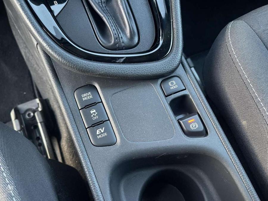 Sarkans Toyota Yaris 2025 Klaipėda, ar dzinēja tilpumu 1.49 L un nobraukumu 10 tūkst. km par 6600 €, foto 21 vietnē AUTOMOTO.COM.LV