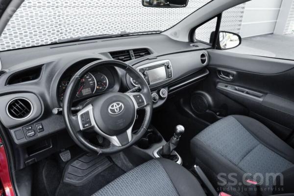 Sarkans Toyota Yaris 2011 Rīga, ar dzinēja tilpumu 1.30 L un nobraukumu 246 tūkst. km par 3100 €, foto 8 vietnē AUTOMOTO.COM.LV