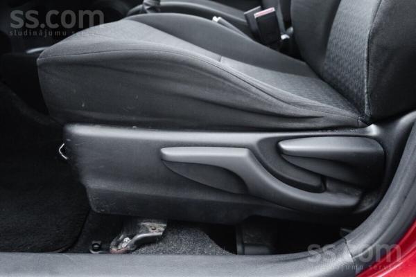 Sarkans Toyota Yaris 2011 Rīga, ar dzinēja tilpumu 1.30 L un nobraukumu 246 tūkst. km par 3100 €, foto 9 vietnē AUTOMOTO.COM.LV