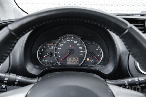 Sarkans Toyota Yaris 2011 Rīga, ar dzinēja tilpumu 1.30 L un nobraukumu 246 tūkst. km par 3100 €, foto 10 vietnē AUTOMOTO.COM.LV