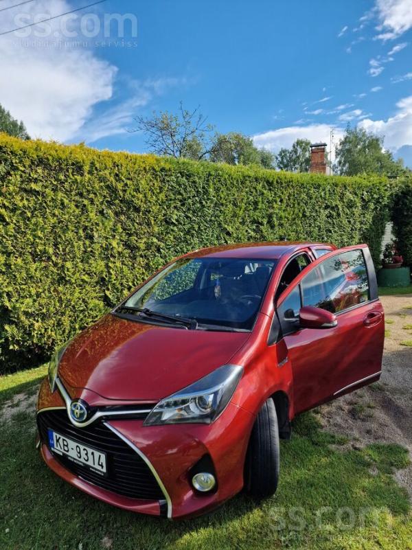 Red Toyota Yaris 2015 in Riga, with an engine capacity of 1.50 L and mileage of 50 thousand km for 8300 €, photo 2 on AUTOMOTO.COM.LV