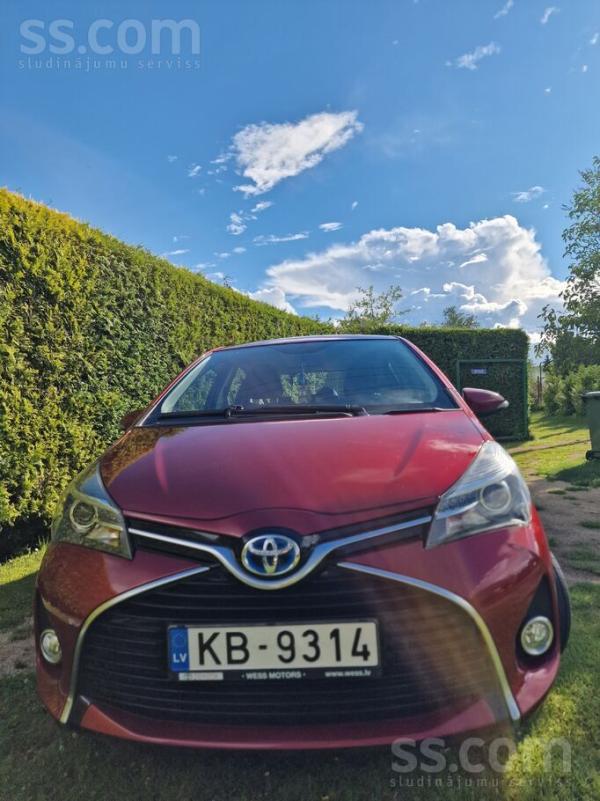 Red Toyota Yaris 2015 in Riga, with an engine capacity of 1.50 L and mileage of 50 thousand km for 8300 €, photo 3 on AUTOMOTO.COM.LV