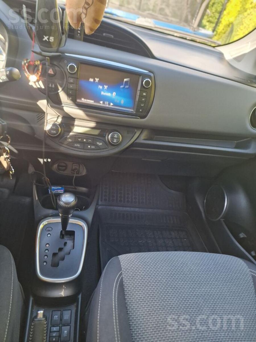 Sarkans Toyota Yaris 2015 Rīga, ar dzinēja tilpumu 1.50 L un nobraukumu 50 tūkst. km par 8300 €, foto 8 vietnē AUTOMOTO.COM.LV