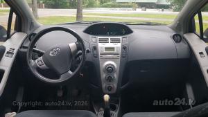 Sarkans Toyota Yaris 2008 Tallina, ar dzinēja tilpumu 1.30 L un nobraukumu 178 tūkst. km par 1370 €, foto  vietnē AUTOMOTO.COM.LV