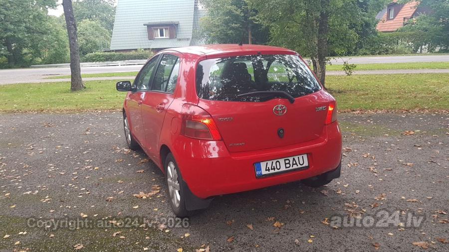 Sarkans Toyota Yaris 2008 Tallina, ar dzinēja tilpumu 1.30 L un nobraukumu 178 tūkst. km par 1370 €, foto 3 vietnē AUTOMOTO.COM.LV