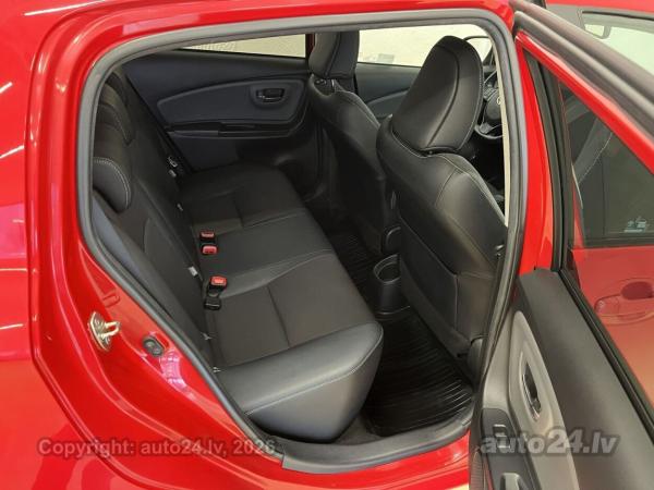 Red Toyota Yaris 2015 in Rakvere, with an engine capacity of 1.33 L and mileage of 143 thousand km for 9490 €, photo 6 on AUTOMOTO.COM.LV
