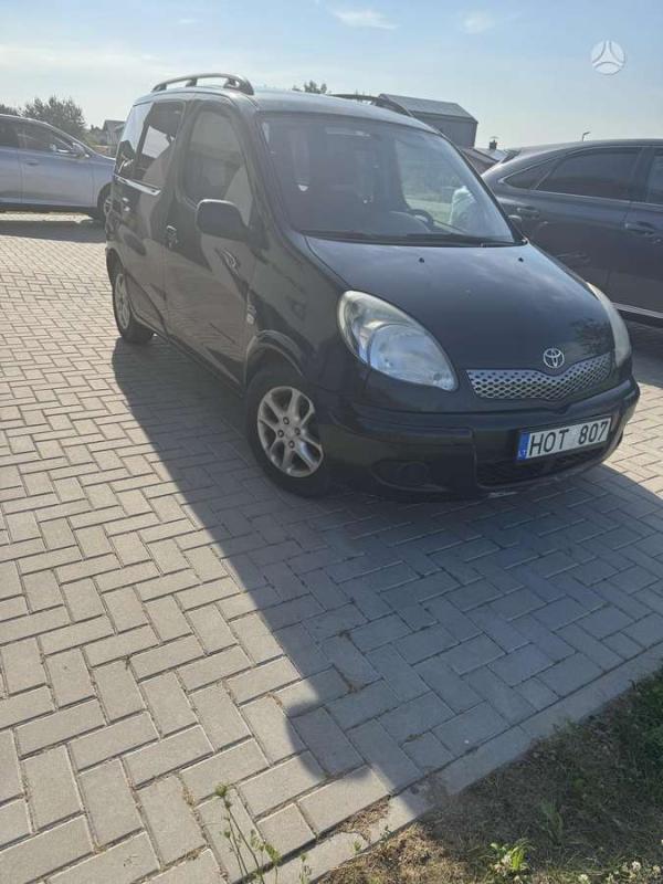 Black Toyota Yaris Verso 2004 in Vilnius, with an engine capacity of 1.36 L and mileage of 308 thousand km for 1300 €, photo 6 on AUTOMOTO.COM.LV