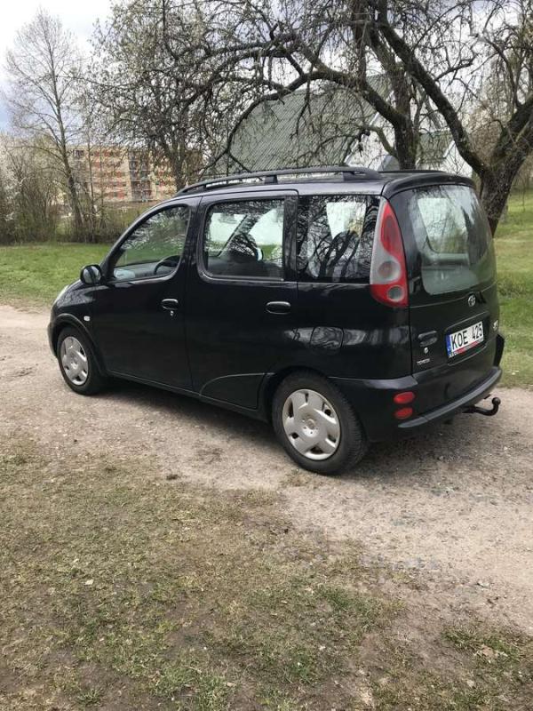 Black Toyota Yaris Verso 2000 in Alytus, with an engine capacity of 1.30 L and mileage of 262 thousand km for 1650 €, photo 2 on AUTOMOTO.COM.LV