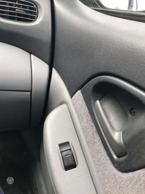Черный Тойота Ярис Версо 2000 в Алитус, объемом двигателя 1.30 л и пробегом 262 тыс. км за 1650 €, фото 8 на AUTOMOTO.COM.LV