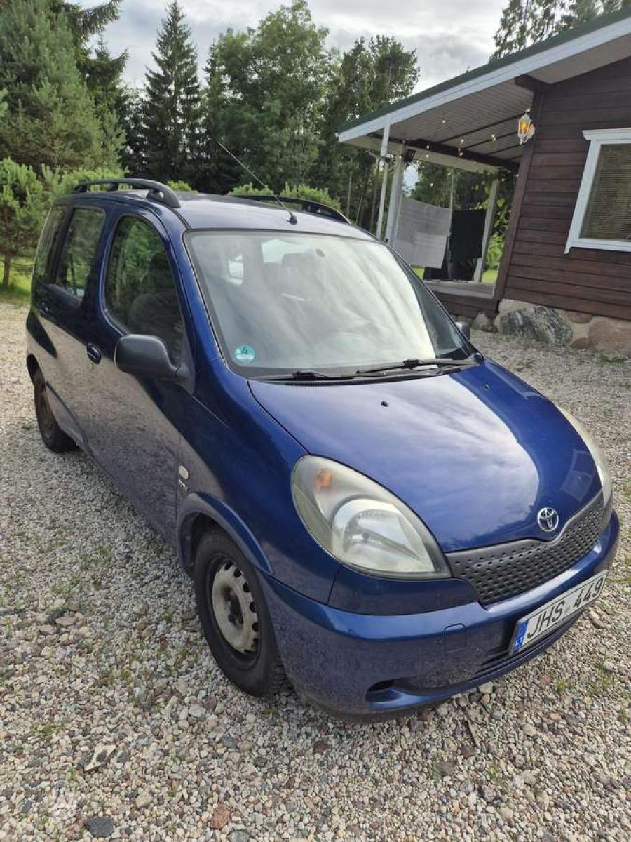 Zils Toyota Yaris Verso 2000 Viļņa, ar dzinēja tilpumu 1.30 L un nobraukumu 300 tūkst. km par 600 €, foto 3 vietnē AUTOMOTO.COM.LV