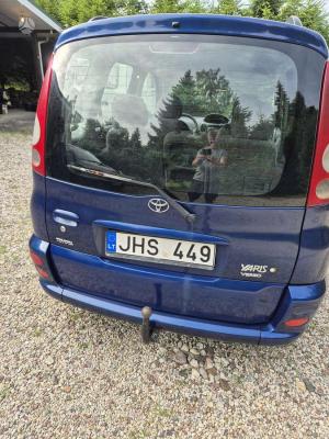 Zils Toyota Yaris Verso 2000 Viļņa, ar dzinēja tilpumu 1.30 L un nobraukumu 300 tūkst. km par 600 €, foto 4 vietnē AUTOMOTO.COM.LV