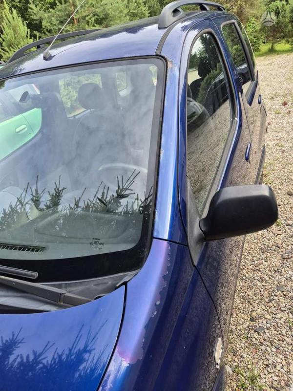 Zils Toyota Yaris Verso 2000 Viļņa, ar dzinēja tilpumu 1.30 L un nobraukumu 300 tūkst. km par 600 €, foto 4 vietnē AUTOMOTO.COM.LV