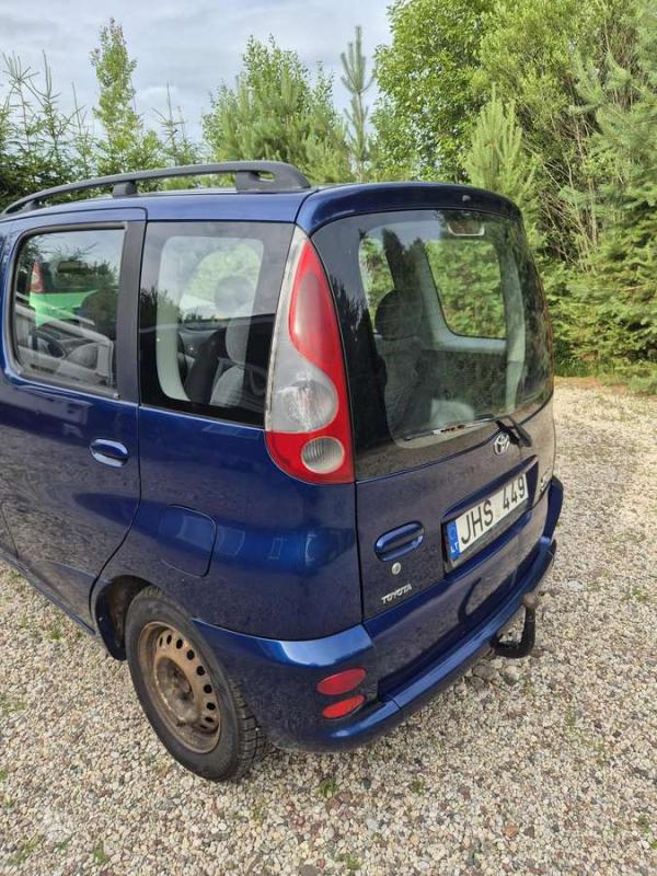 Zils Toyota Yaris Verso 2000 Viļņa, ar dzinēja tilpumu 1.30 L un nobraukumu 300 tūkst. km par 600 €, foto 5 vietnē AUTOMOTO.COM.LV