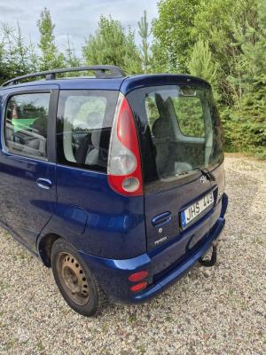 Zils Toyota Yaris Verso 2000 Viļņa, ar dzinēja tilpumu 1.30 L un nobraukumu 300 tūkst. km par 600 €, foto 6 vietnē AUTOMOTO.COM.LV