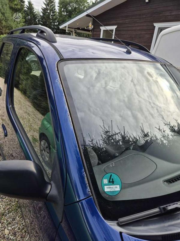 Zils Toyota Yaris Verso 2000 Viļņa, ar dzinēja tilpumu 1.30 L un nobraukumu 300 tūkst. km par 600 €, foto 6 vietnē AUTOMOTO.COM.LV