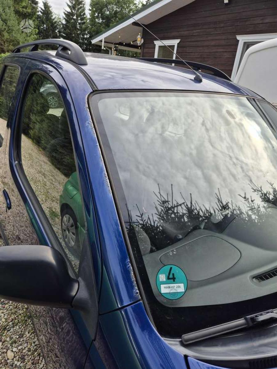 Zils Toyota Yaris Verso 2000 Viļņa, ar dzinēja tilpumu 1.30 L un nobraukumu 300 tūkst. km par 600 €, foto 7 vietnē AUTOMOTO.COM.LV