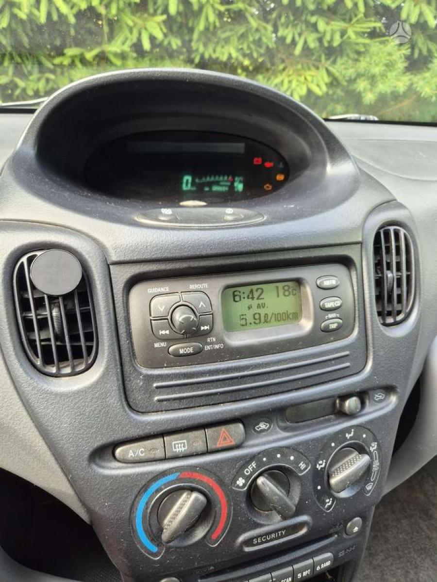 Zils Toyota Yaris Verso 2000 Viļņa, ar dzinēja tilpumu 1.30 L un nobraukumu 300 tūkst. km par 600 €, foto 11 vietnē AUTOMOTO.COM.LV