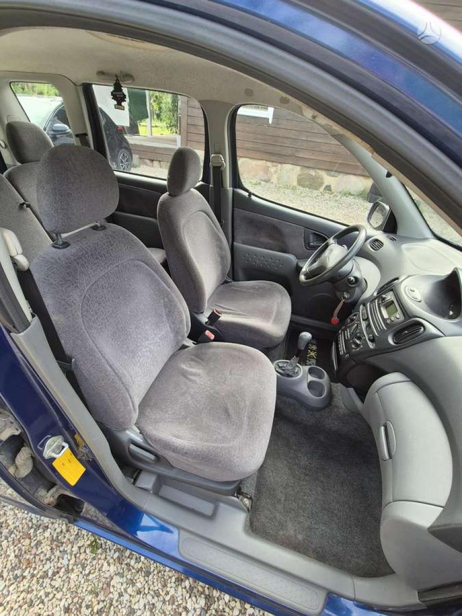 Zils Toyota Yaris Verso 2000 Viļņa, ar dzinēja tilpumu 1.30 L un nobraukumu 300 tūkst. km par 600 €, foto 12 vietnē AUTOMOTO.COM.LV