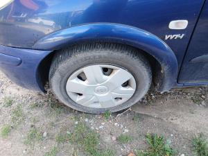 Zils Toyota Yaris Verso 2004 Viļņa, ar dzinēja tilpumu 1.30 L un nobraukumu 205 tūkst. km par 1500 €, foto 4 vietnē AUTOMOTO.COM.LV
